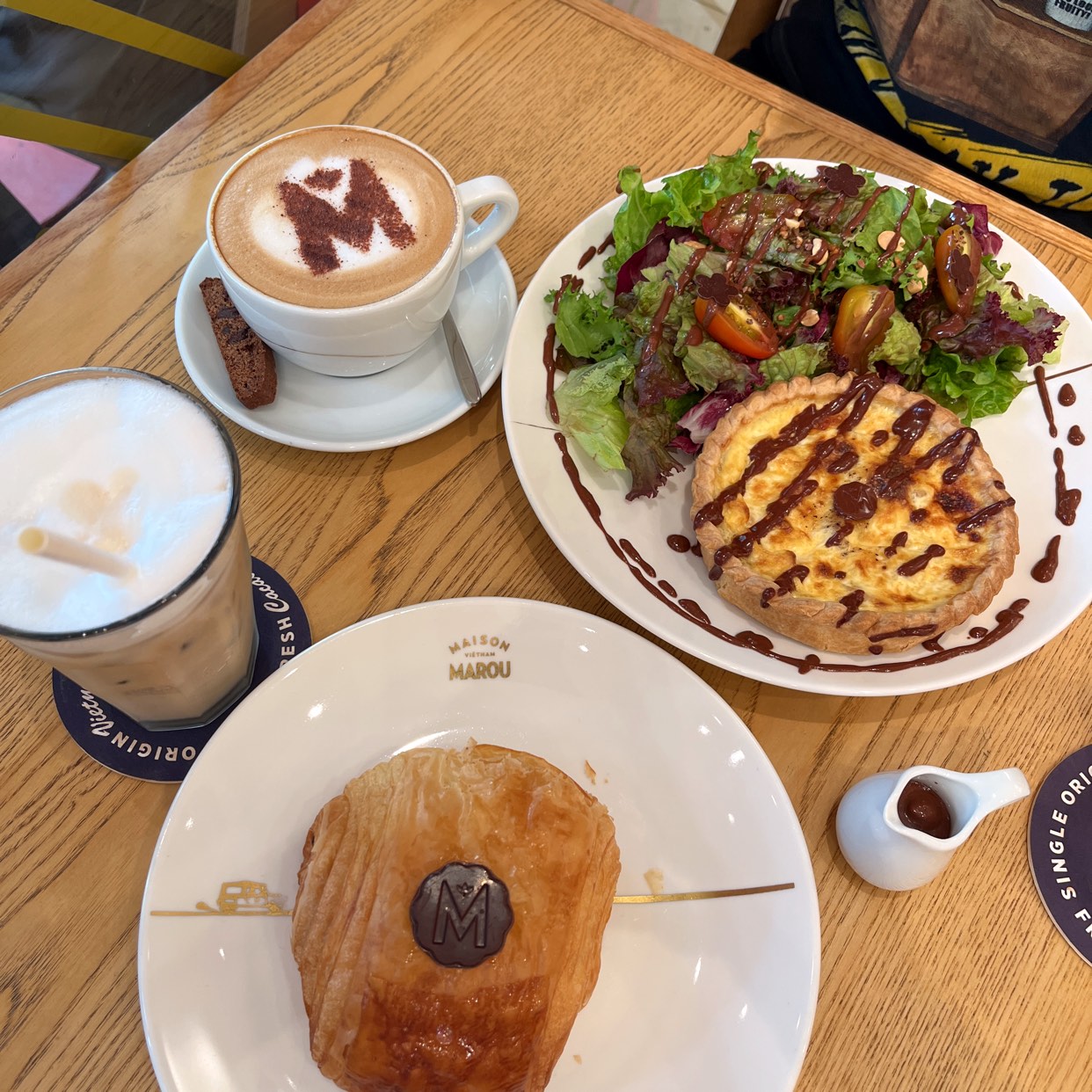 Maison Marou Café Nguyen Du (カフェ)